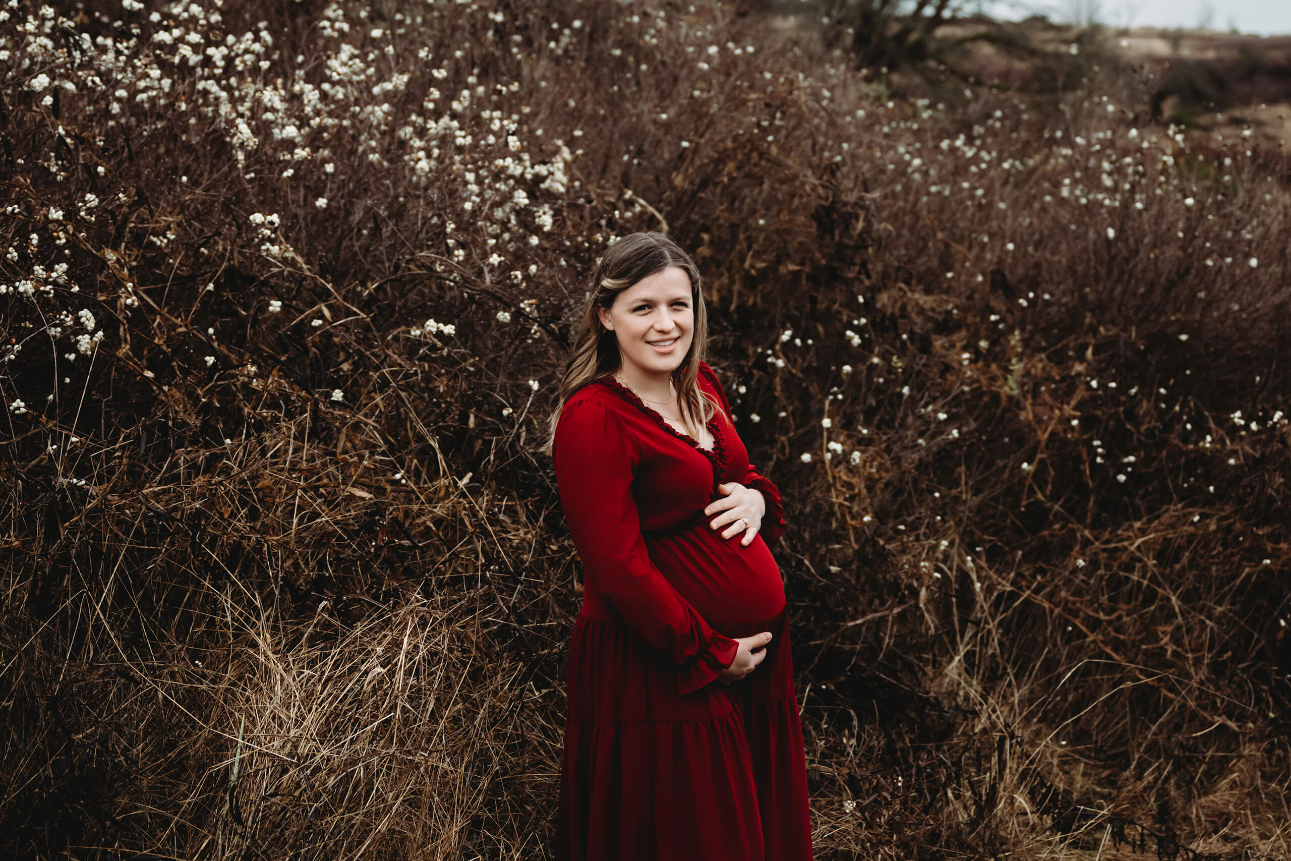 Winter Maternity Photos: Samples, Outfit Tips, Posing Ideas, and More