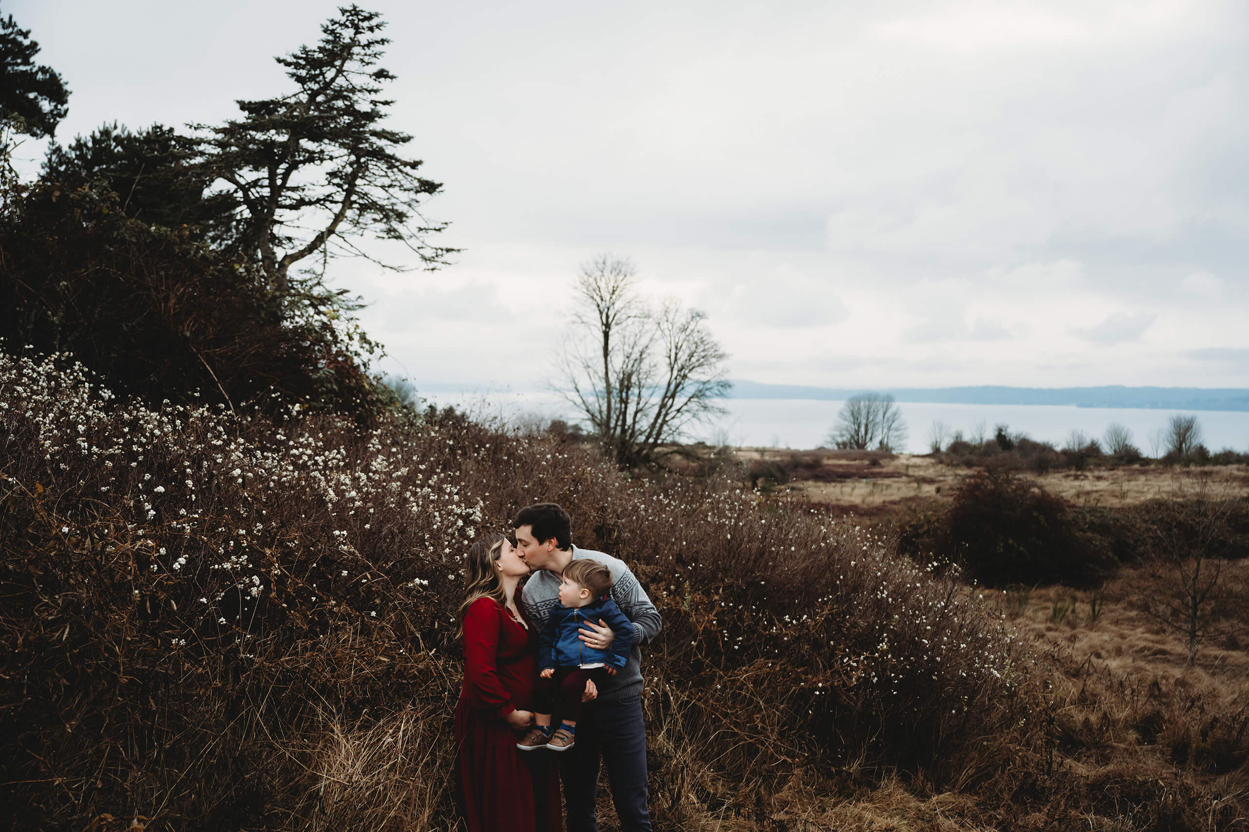 Winter Maternity Photos: Samples, Outfit Tips, Posing Ideas, and More